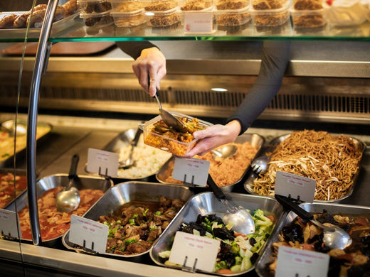 Traiteurs chinois : sous la vitrine, une cuisine familiale en héritage ...